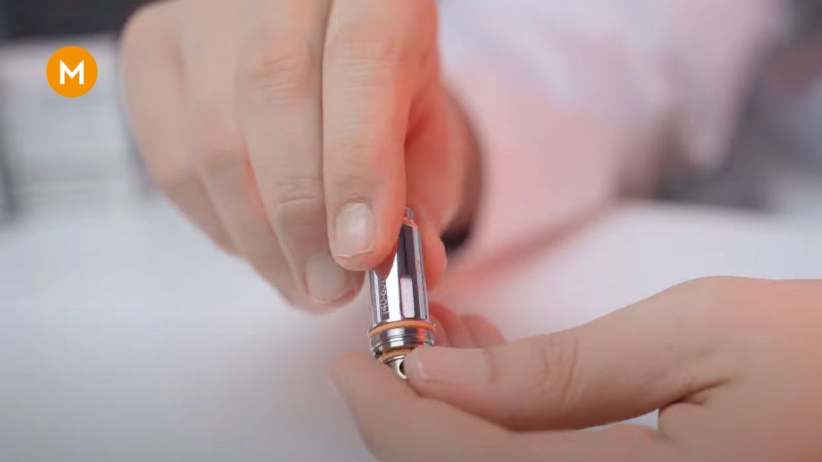 9 Ways to Prevent a Sore Throat From Vaping (With Causes)